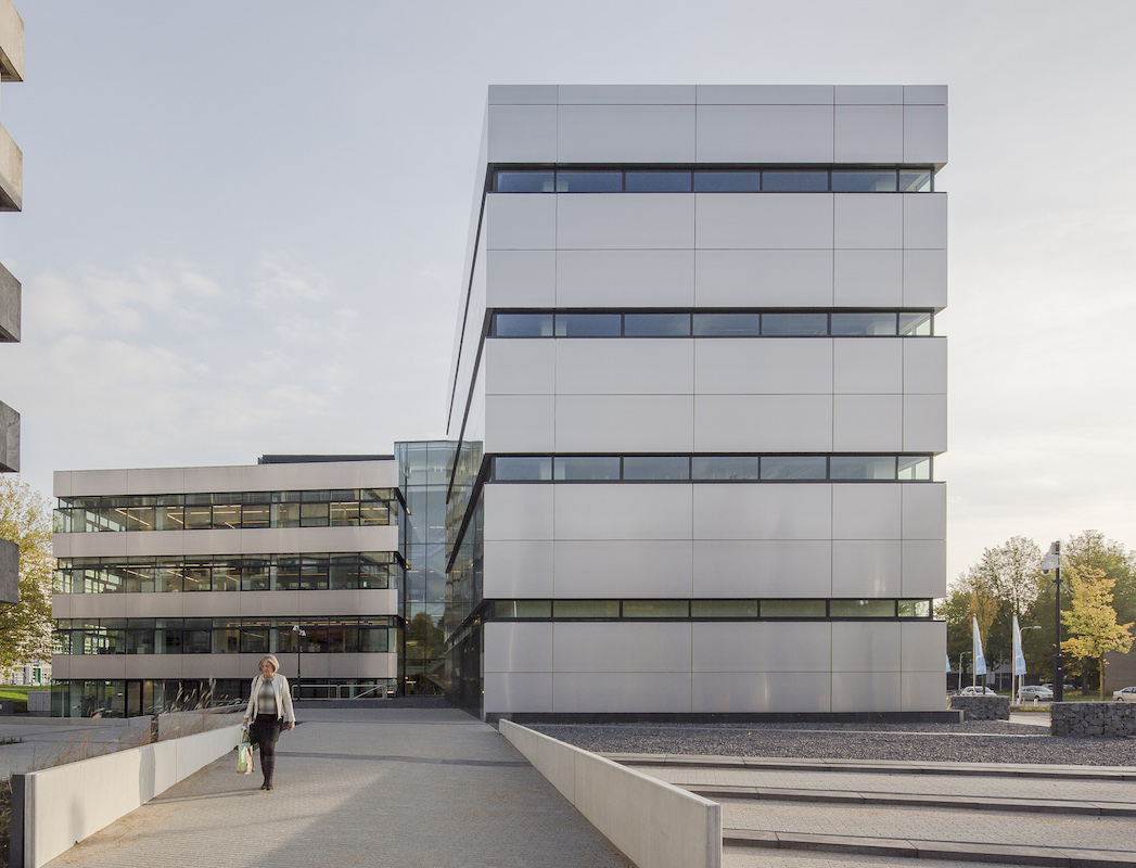 A multitenant office block for enterprise supporting organizations ...